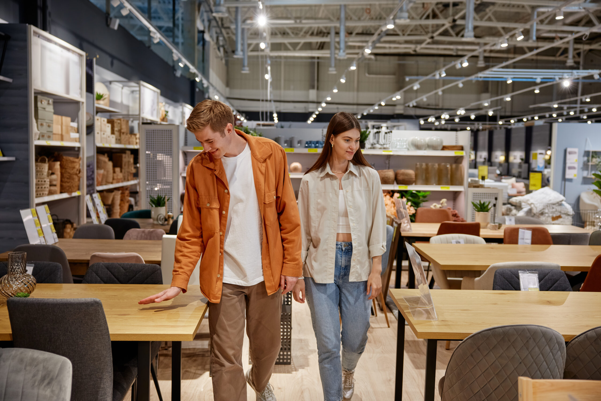 What Types of Furniture are Trending Right Now? A 2025 Guide